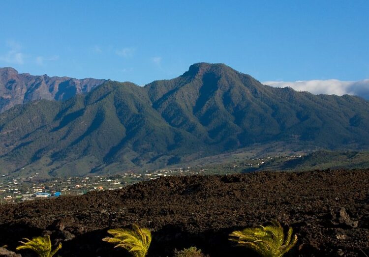 Types of Lava Flows: Pahoehoe, Aa, and Pillow Lava Explained